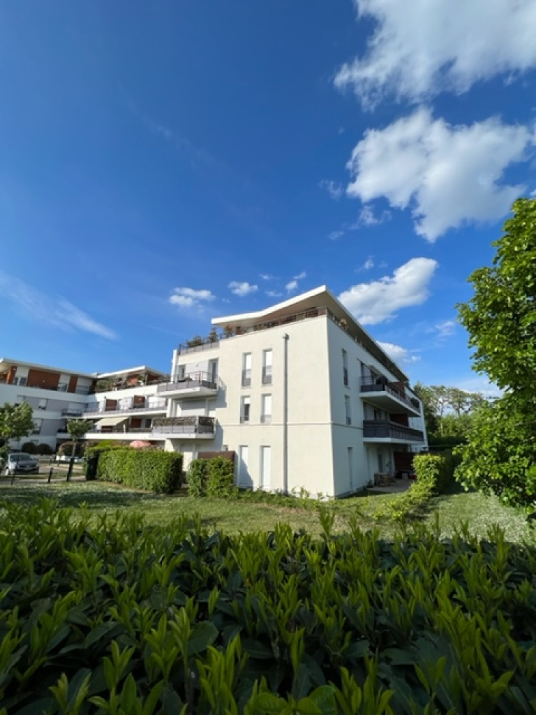 TRES BEL APARTEMENT F5 de 106m² AVEC 2 BALCONS et UN BOX EN SOUS SOL ...